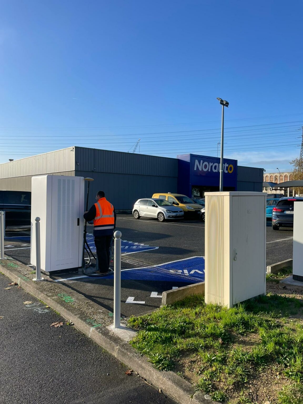 Géolocalisation réseau bornes de recharge Norauto - Géoref 95
